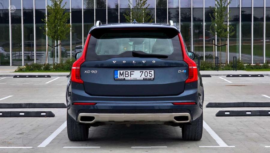 Blue Volvo XC90 2018 in Vilnius, with an engine capacity of 2.00 L and mileage of 354 thousand km for 15900 €, photo 8 on AUTOMOTO.COM.LV