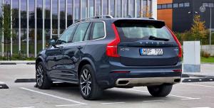 Blue Volvo XC90 2018 in Vilnius, with an engine capacity of 2.00 L and mileage of 354 thousand km for 15900 €, photo 9 on AUTOMOTO.COM.LV