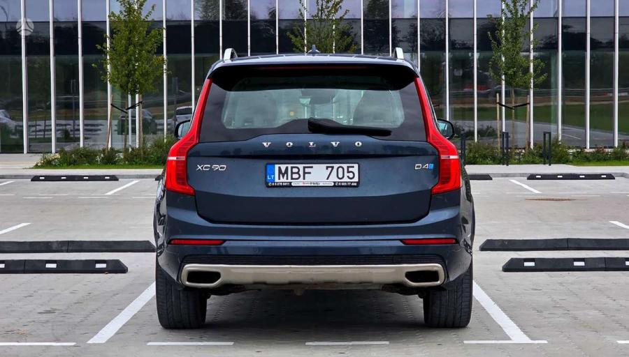 Blue Volvo XC90 2018 in Vilnius, with an engine capacity of 2.00 L and mileage of 35 thousand km for 17800 €, photo 8 on AUTOMOTO.COM.LV