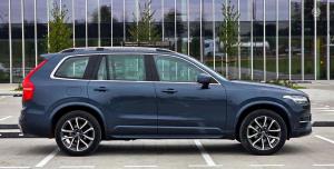 Blue Volvo XC90 2018 in Vilnius, with an engine capacity of 2.00 L and mileage of 35 thousand km for 17800 €, photo 11 on AUTOMOTO.COM.LV