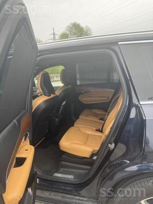 Blue Volvo XC90 2018 in Riga, with an engine capacity of 2.00 L and mileage of 160 thousand km for 28000 €, photo 8 on AUTOMOTO.COM.LV