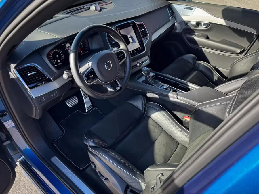 Blue Volvo XC90 2018 in Riga, with an engine capacity of 2.00 L and mileage of 93 thousand km for 27500 €, photo 10 on AUTOMOTO.COM.LV