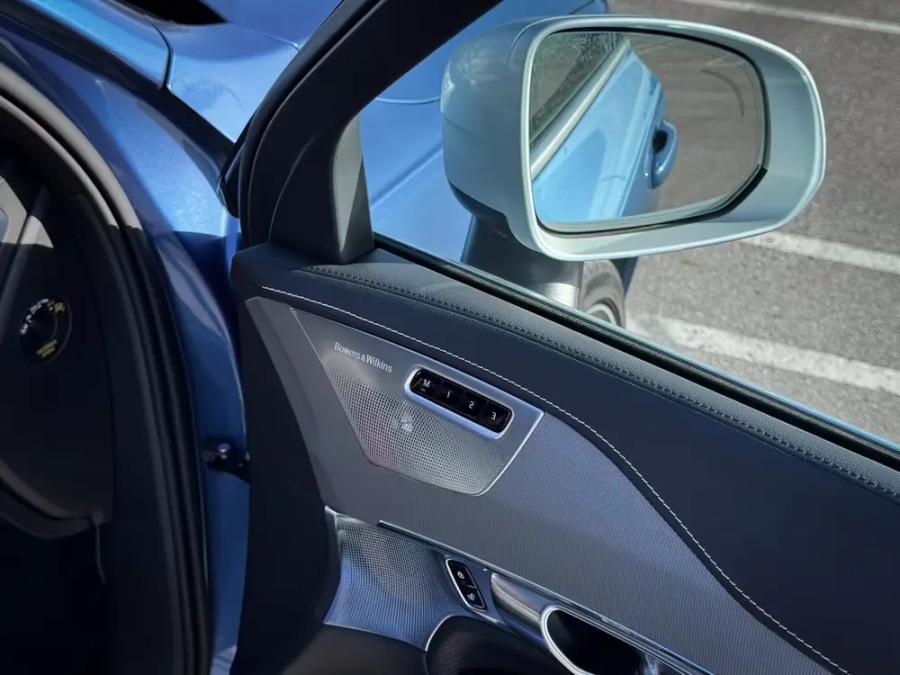 Blue Volvo XC90 2018 in Riga, with an engine capacity of 2.00 L and mileage of 93 thousand km for 27500 €, photo 11 on AUTOMOTO.COM.LV