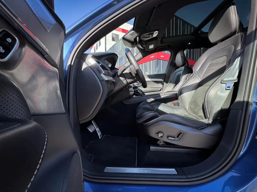 Blue Volvo XC90 2018 in Riga, with an engine capacity of 2.00 L and mileage of 93 thousand km for 27500 €, photo 12 on AUTOMOTO.COM.LV