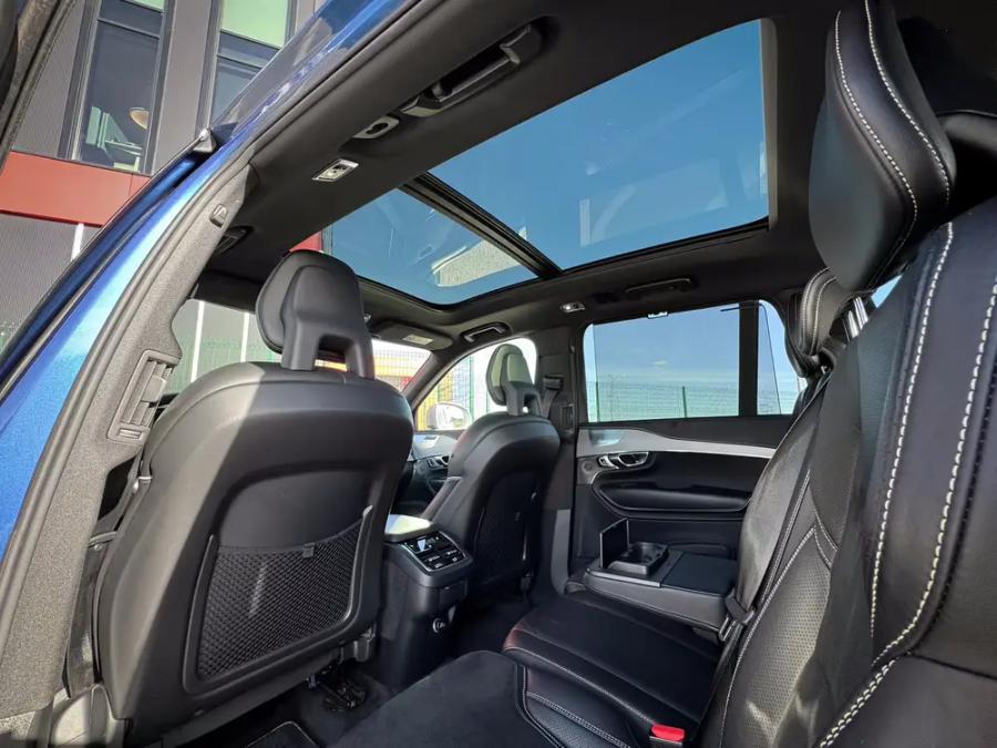 Blue Volvo XC90 2018 in Riga, with an engine capacity of 2.00 L and mileage of 93 thousand km for 27500 €, photo 18 on AUTOMOTO.COM.LV