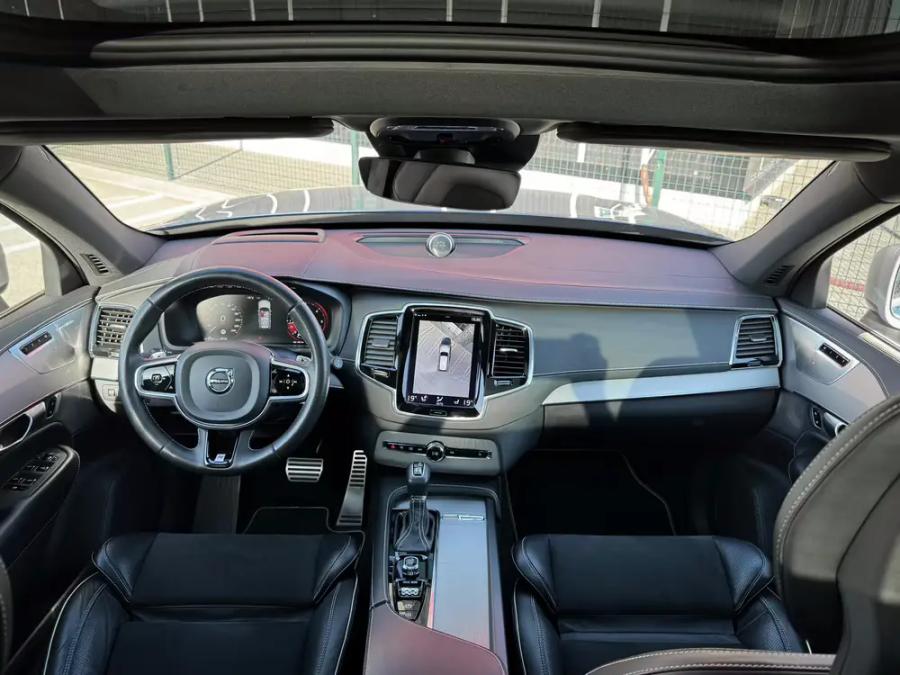 Blue Volvo XC90 2018 in Riga, with an engine capacity of 2.00 L and mileage of 93 thousand km for 27500 €, photo 20 on AUTOMOTO.COM.LV