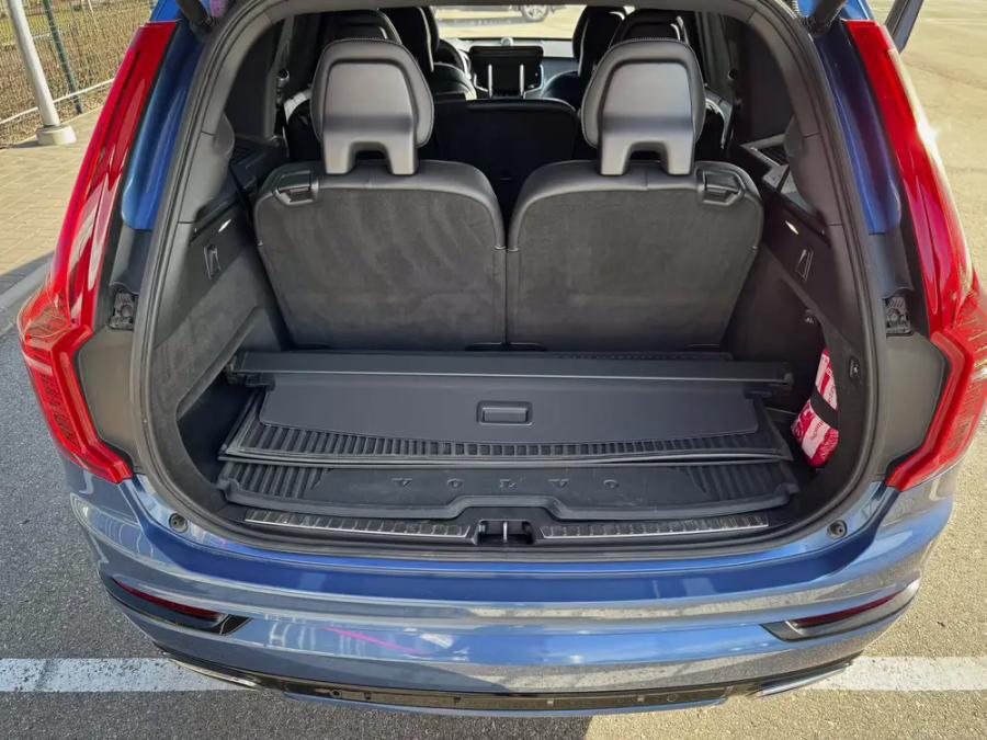 Blue Volvo XC90 2018 in Riga, with an engine capacity of 2.00 L and mileage of 93 thousand km for 27500 €, photo 22 on AUTOMOTO.COM.LV