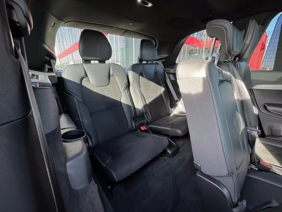Blue Volvo XC90 2018 in Riga, with an engine capacity of 2.00 L and mileage of 93 thousand km for 27500 €, photo 39 on AUTOMOTO.COM.LV