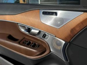 Zils Volvo XC90 2018 Rīga, ar dzinēja tilpumu 2.00 L un nobraukumu 113 tūkst. km par 31000 €, foto 8 vietnē AUTOMOTO.COM.LV