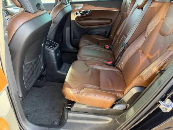 Zils Volvo XC90 2018 Rīga, ar dzinēja tilpumu 2.00 L un nobraukumu 113 tūkst. km par 31000 €, foto 8 vietnē AUTOMOTO.COM.LV