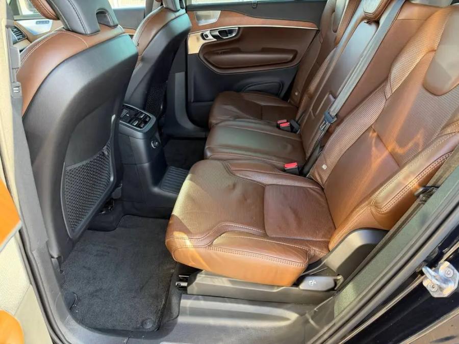 Zils Volvo XC90 2018 Rīga, ar dzinēja tilpumu 2.00 L un nobraukumu 113 tūkst. km par 31000 €, foto 9 vietnē AUTOMOTO.COM.LV