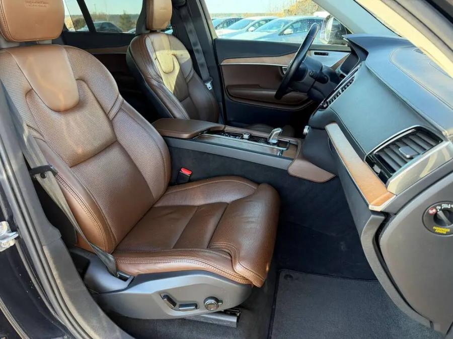 Zils Volvo XC90 2018 Rīga, ar dzinēja tilpumu 2.00 L un nobraukumu 113 tūkst. km par 31000 €, foto 10 vietnē AUTOMOTO.COM.LV
