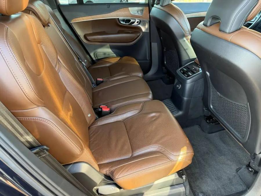 Zils Volvo XC90 2018 Rīga, ar dzinēja tilpumu 2.00 L un nobraukumu 113 tūkst. km par 31000 €, foto 11 vietnē AUTOMOTO.COM.LV
