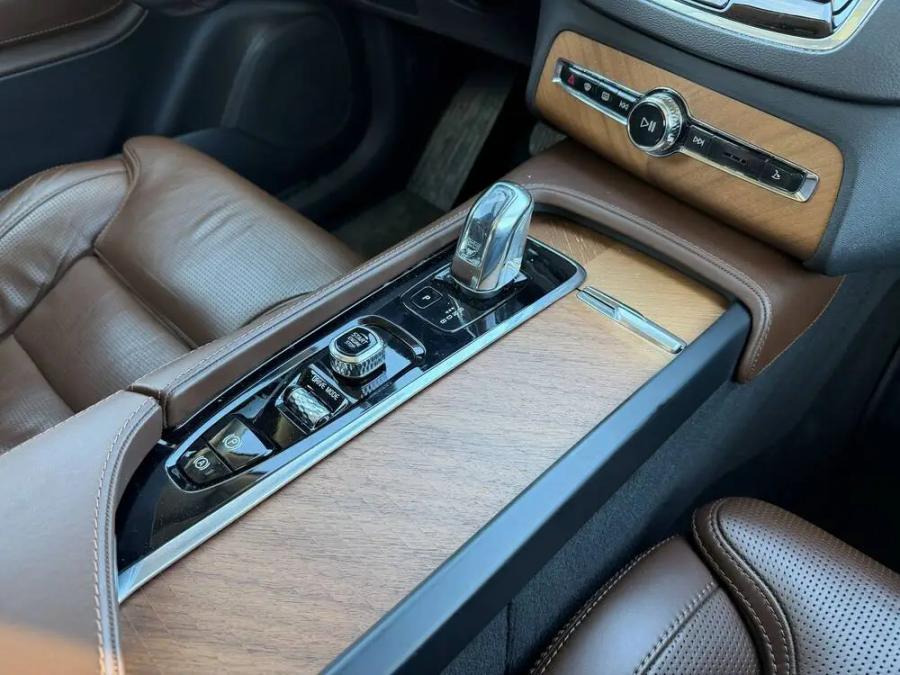 Zils Volvo XC90 2018 Rīga, ar dzinēja tilpumu 2.00 L un nobraukumu 113 tūkst. km par 31000 €, foto 16 vietnē AUTOMOTO.COM.LV