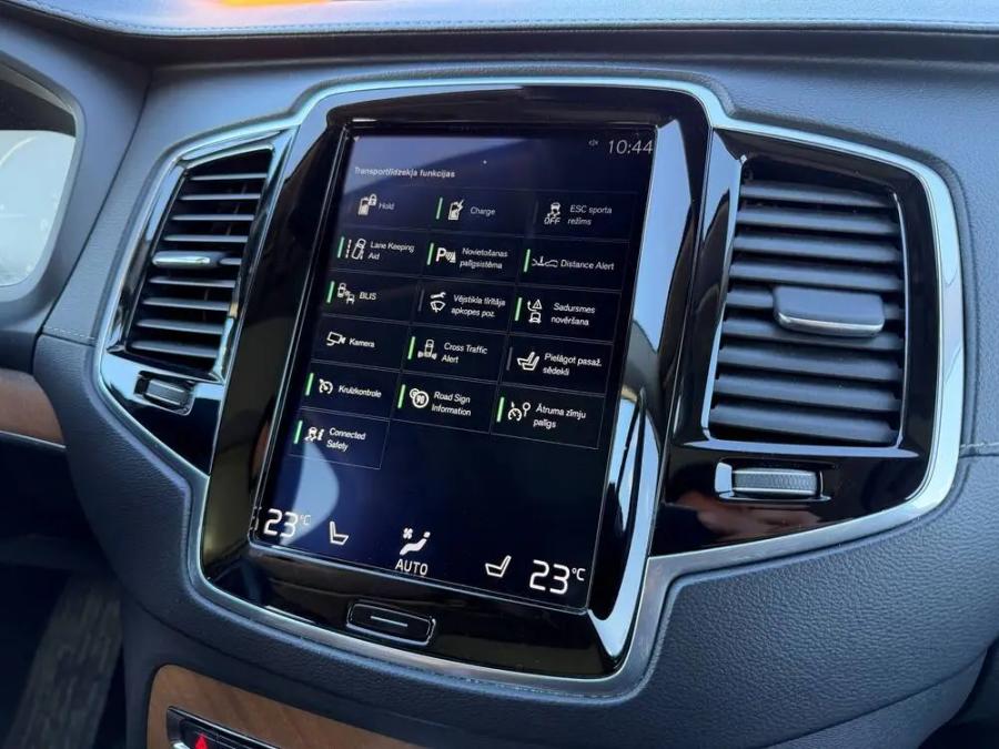 Zils Volvo XC90 2018 Rīga, ar dzinēja tilpumu 2.00 L un nobraukumu 113 tūkst. km par 31000 €, foto 17 vietnē AUTOMOTO.COM.LV