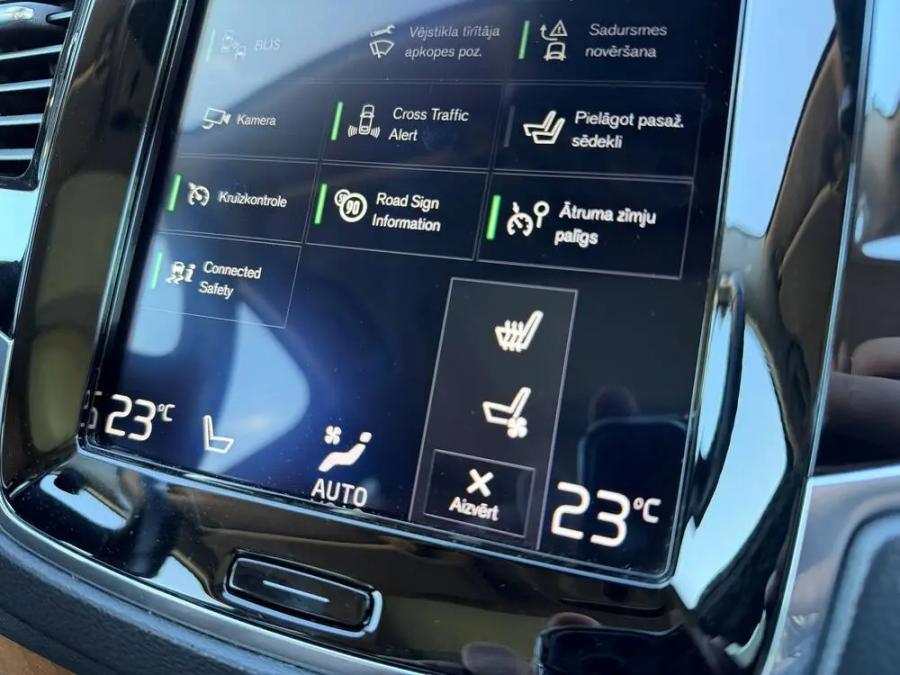 Zils Volvo XC90 2018 Rīga, ar dzinēja tilpumu 2.00 L un nobraukumu 113 tūkst. km par 31000 €, foto 21 vietnē AUTOMOTO.COM.LV