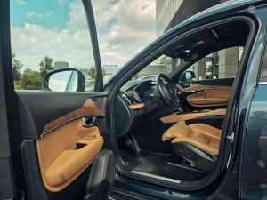 Blue Volvo XC90 2018 in Vilnius, with an engine capacity of 1.97 L and mileage of 88 thousand km for 26200 €, photo 7 on AUTOMOTO.COM.LV