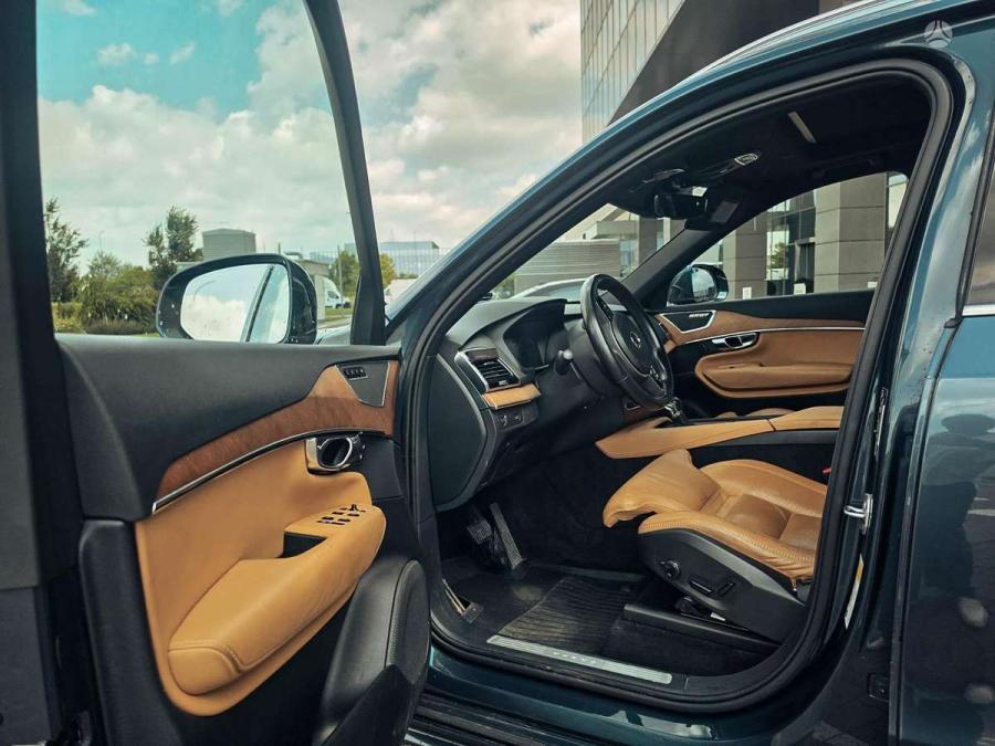 Blue Volvo XC90 2018 in Vilnius, with an engine capacity of 1.97 L and mileage of 88 thousand km for 26200 €, photo 7 on AUTOMOTO.COM.LV