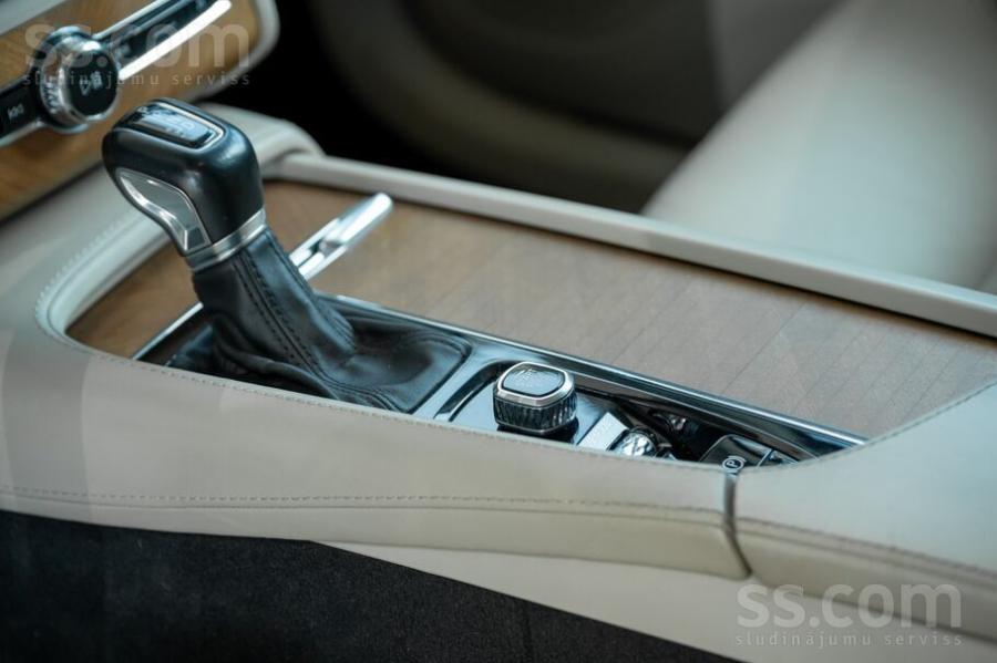 Zils Volvo XC90 2018 Rīga, ar dzinēja tilpumu 2.00 L un nobraukumu 183 tūkst. km par 26900 €, foto 17 vietnē AUTOMOTO.COM.LV