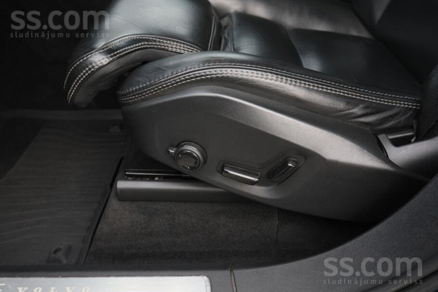 Zils Volvo XC90 2018 Rīga, ar dzinēja tilpumu 2.00 L un nobraukumu 222 tūkst. km par 21990 €, foto 24 vietnē AUTOMOTO.COM.LV