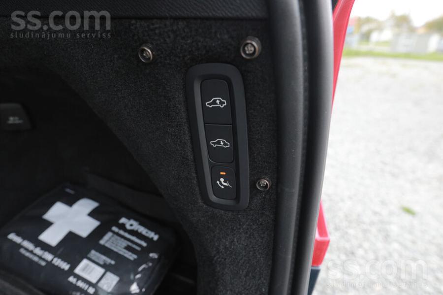 Zils Volvo XC90 2018 Rīga, ar dzinēja tilpumu 2.00 L un nobraukumu 222 tūkst. km par 21990 €, foto 26 vietnē AUTOMOTO.COM.LV