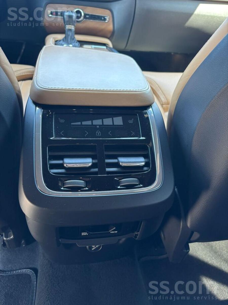 Zils Volvo XC90 2019 Rīga, ar dzinēja tilpumu 2.00 L un nobraukumu 99 tūkst. km par 33350 €, foto 22 vietnē AUTOMOTO.COM.LV