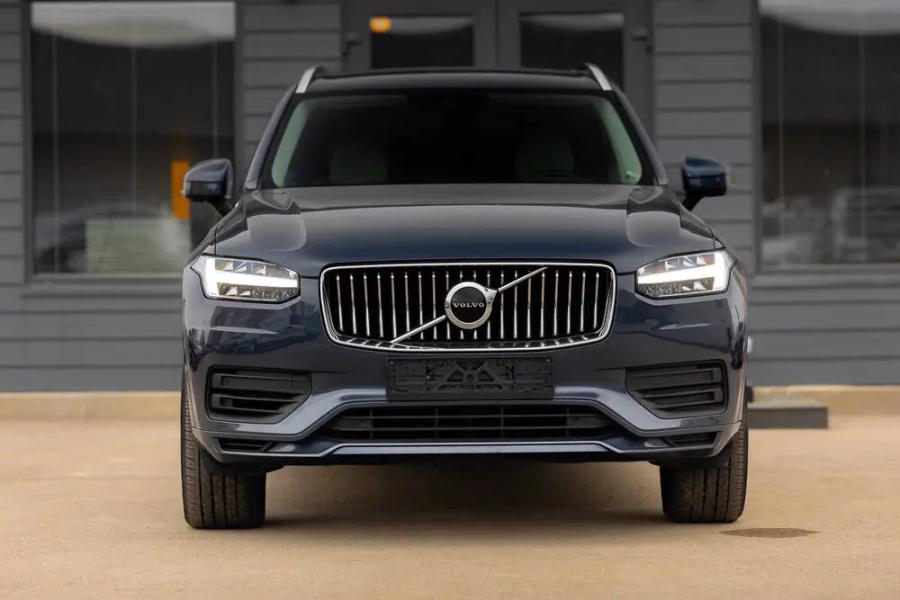 Blue Volvo XC90 2019 in Jelgava, with an engine capacity of 2.00 L and mileage of 210 thousand km for 24450 €, photo 6 on AUTOMOTO.COM.LV