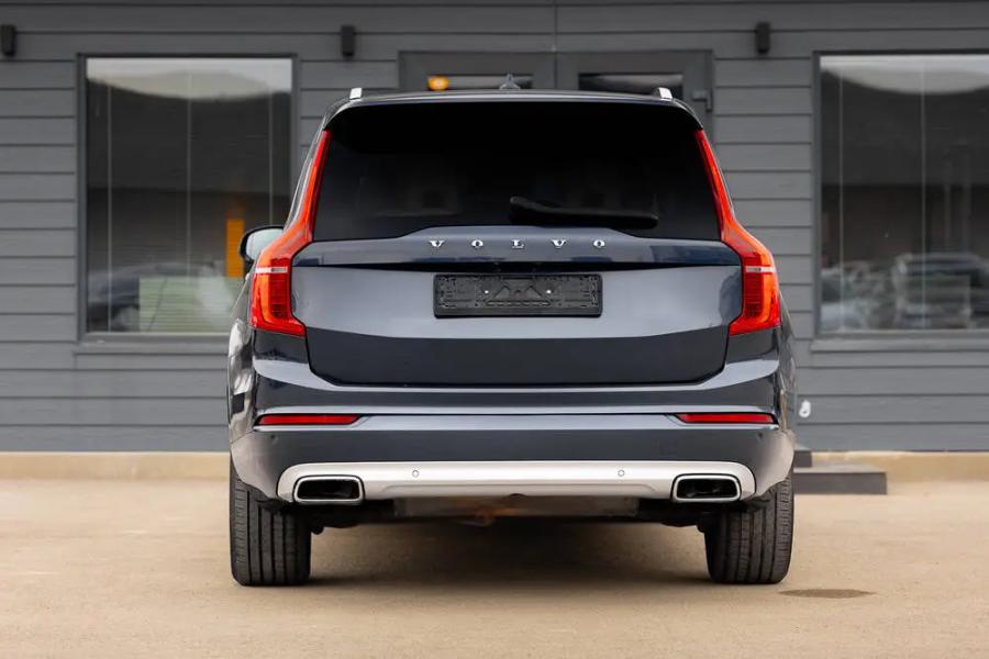 Blue Volvo XC90 2019 in Jelgava, with an engine capacity of 2.00 L and mileage of 210 thousand km for 24450 €, photo 8 on AUTOMOTO.COM.LV