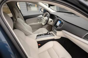 Blue Volvo XC90 2019 in Jelgava, with an engine capacity of 2.00 L and mileage of 210 thousand km for 24450 €, photo 10 on AUTOMOTO.COM.LV