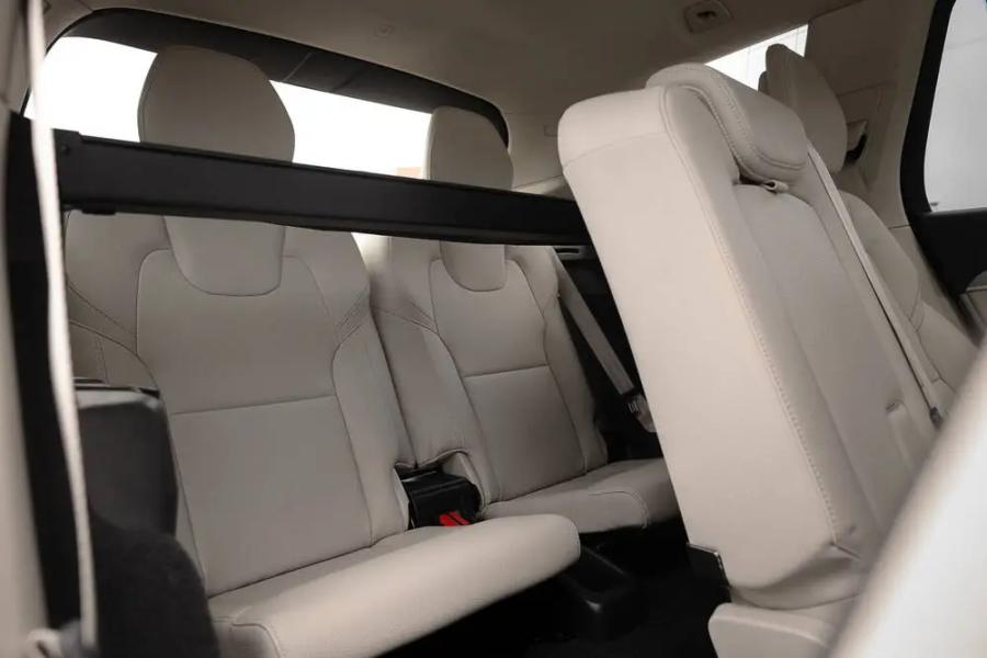 Blue Volvo XC90 2019 in Jelgava, with an engine capacity of 2.00 L and mileage of 210 thousand km for 24450 €, photo 13 on AUTOMOTO.COM.LV