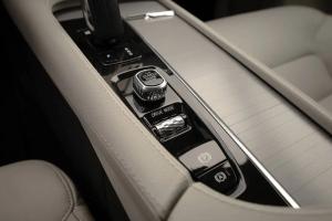 Blue Volvo XC90 2019 in Jelgava, with an engine capacity of 2.00 L and mileage of 210 thousand km for 24450 €, photo 16 on AUTOMOTO.COM.LV