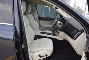 Blue Volvo XC90 2019 in Vilnius, with an engine capacity of 2.00 L and mileage of 228 thousand km for 16350 €, photo 10 on AUTOMOTO.COM.LV