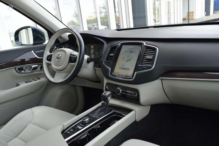Blue Volvo XC90 2019 in Vilnius, with an engine capacity of 2.00 L and mileage of 228 thousand km for 16350 €, photo 14 on AUTOMOTO.COM.LV