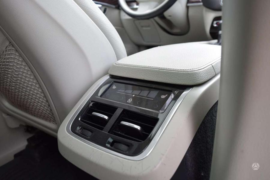 Blue Volvo XC90 2019 in Vilnius, with an engine capacity of 2.00 L and mileage of 228 thousand km for 16350 €, photo 15 on AUTOMOTO.COM.LV