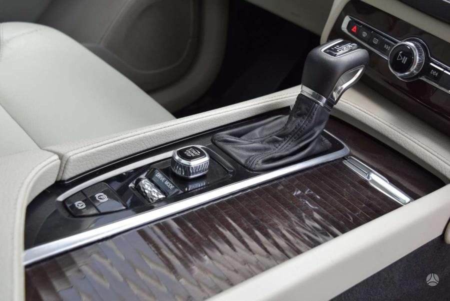 Blue Volvo XC90 2019 in Vilnius, with an engine capacity of 2.00 L and mileage of 228 thousand km for 16350 €, photo 18 on AUTOMOTO.COM.LV