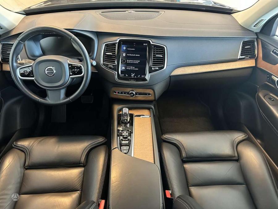 Blue Volvo XC90 2019 in Siauliai, with an engine capacity of 1.97 L and mileage of 120 thousand km for 29900 €, photo 12 on AUTOMOTO.COM.LV