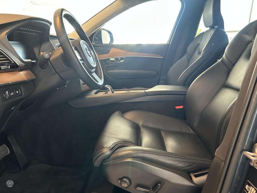 Blue Volvo XC90 2019 in Siauliai, with an engine capacity of 1.97 L and mileage of 120 thousand km for 29900 €, photo 13 on AUTOMOTO.COM.LV