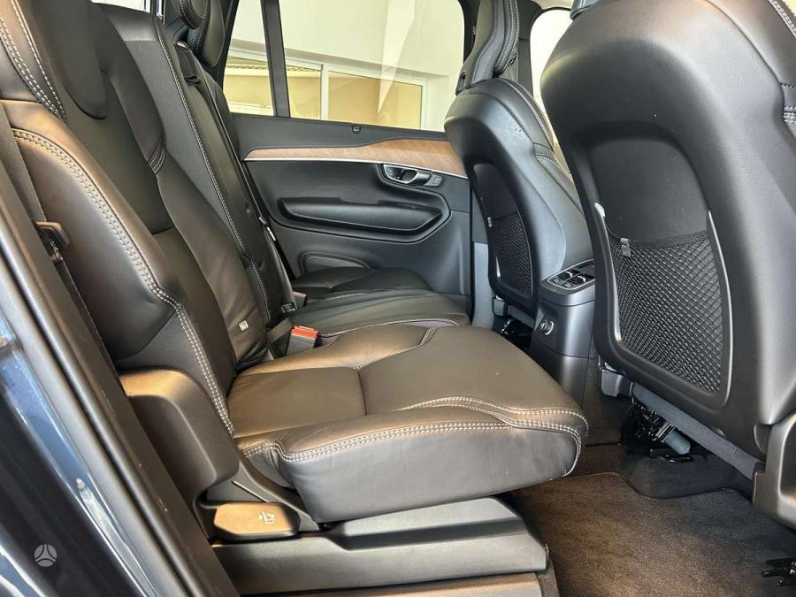 Blue Volvo XC90 2019 in Siauliai, with an engine capacity of 1.97 L and mileage of 120 thousand km for 29900 €, photo 15 on AUTOMOTO.COM.LV