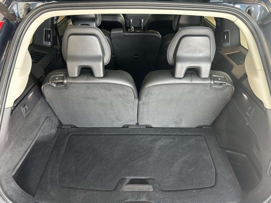 Blue Volvo XC90 2019 in Siauliai, with an engine capacity of 1.97 L and mileage of 120 thousand km for 29900 €, photo 18 on AUTOMOTO.COM.LV