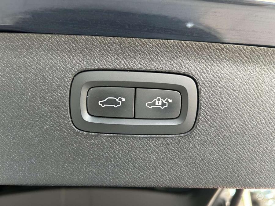 Blue Volvo XC90 2019 in Siauliai, with an engine capacity of 1.97 L and mileage of 120 thousand km for 29900 €, photo 20 on AUTOMOTO.COM.LV