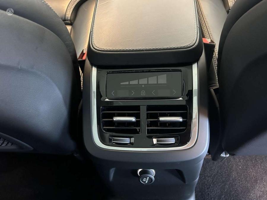 Blue Volvo XC90 2019 in Siauliai, with an engine capacity of 1.97 L and mileage of 120 thousand km for 29900 €, photo 26 on AUTOMOTO.COM.LV