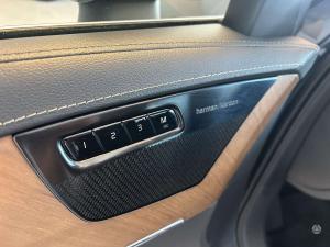 Blue Volvo XC90 2019 in Siauliai, with an engine capacity of 1.97 L and mileage of 120 thousand km for 29900 €, photo 27 on AUTOMOTO.COM.LV