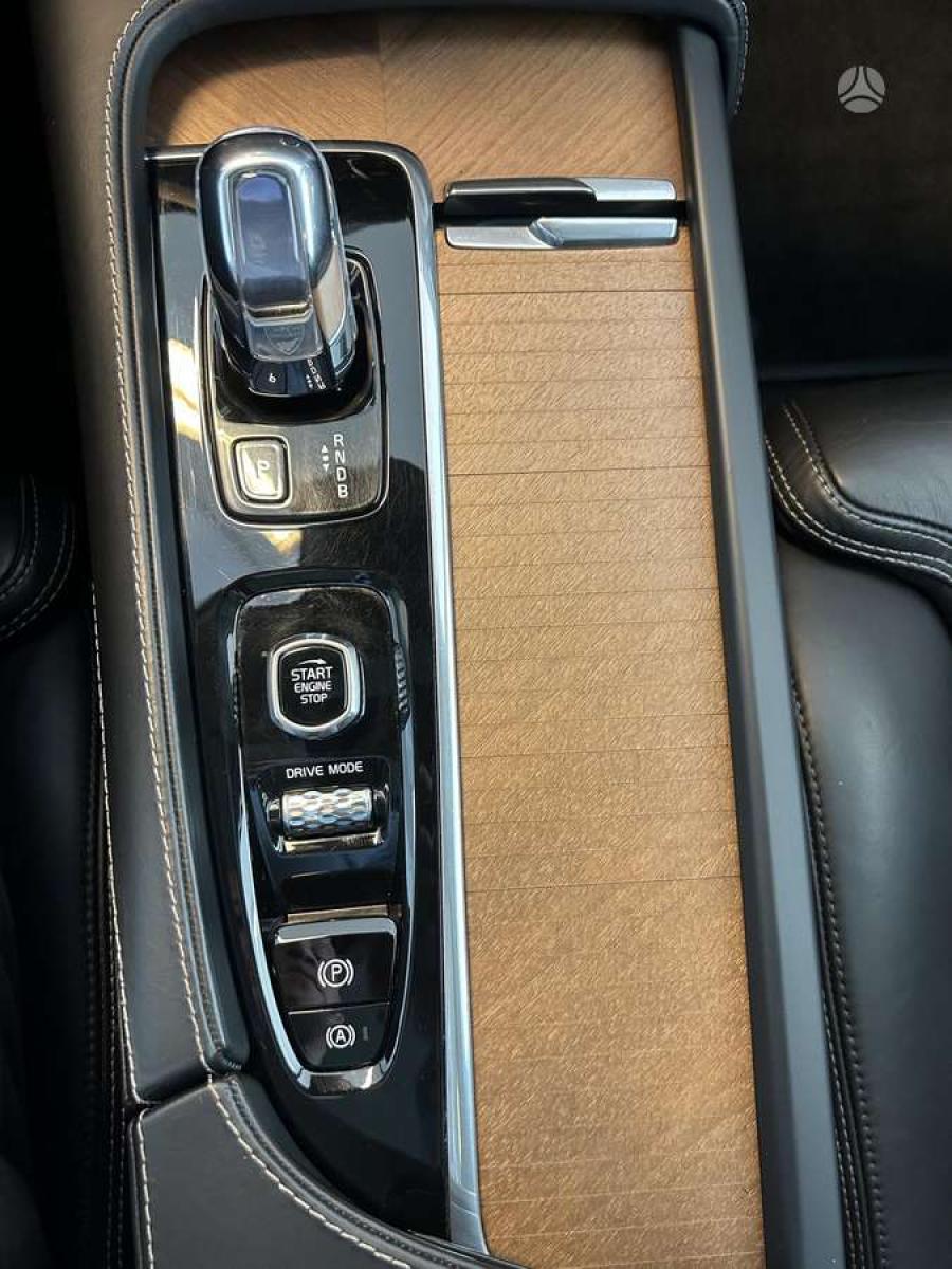 Blue Volvo XC90 2019 in Siauliai, with an engine capacity of 1.97 L and mileage of 120 thousand km for 29900 €, photo 29 on AUTOMOTO.COM.LV