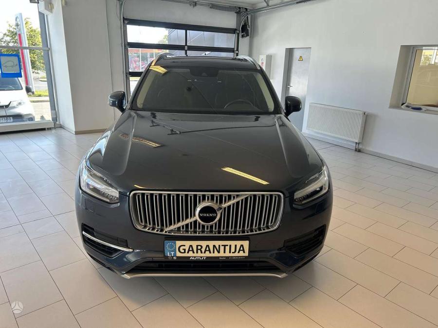 Blue Volvo XC90 2019 in Siauliai, with an engine capacity of 1.97 L and mileage of 120 thousand km for 29500 €, photo 3 on AUTOMOTO.COM.LV