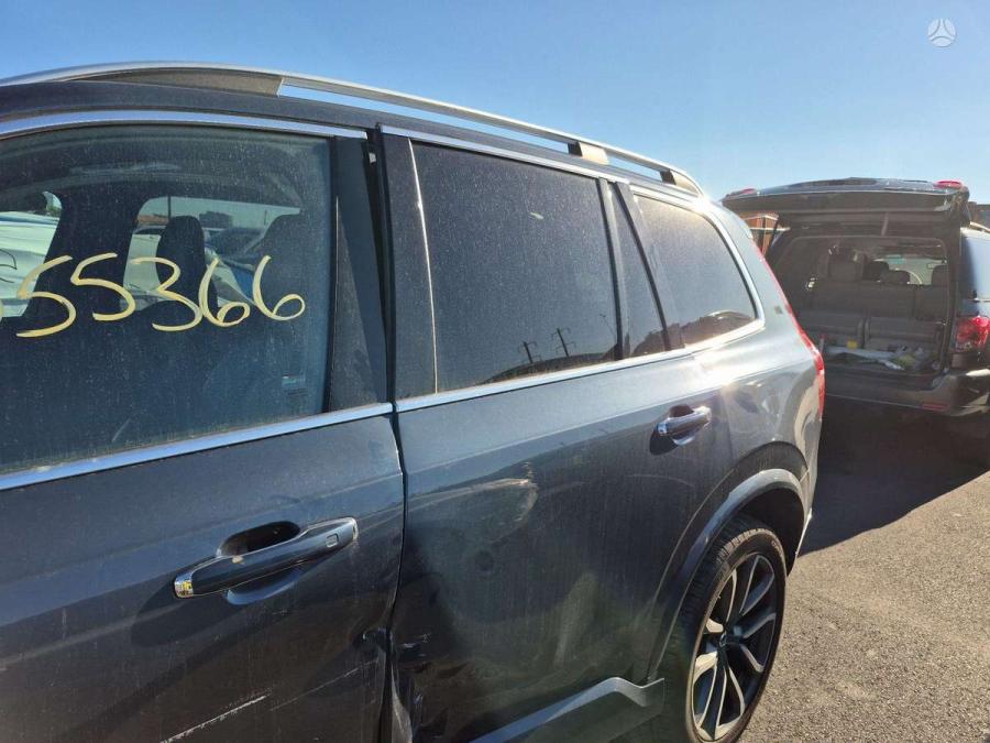 Blue Volvo XC90 2019 in Klaipeda, with an engine capacity of 1.97 L and mileage of 140 thousand km for 12200 €, photo 5 on AUTOMOTO.COM.LV