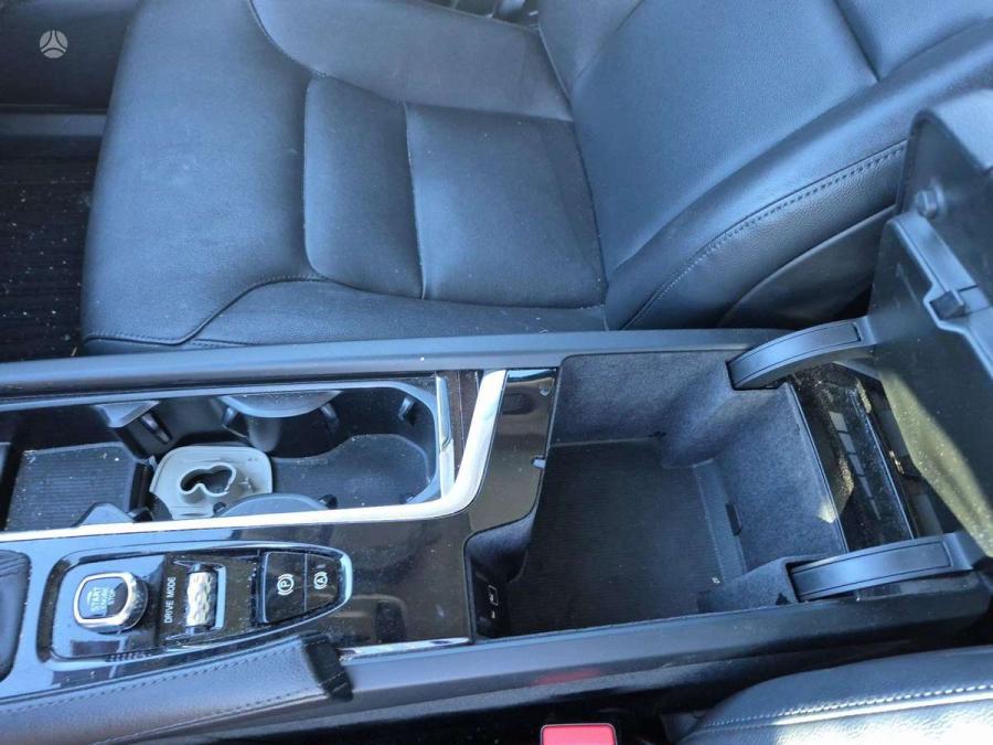 Blue Volvo XC90 2019 in Klaipeda, with an engine capacity of 1.97 L and mileage of 140 thousand km for 12200 €, photo 22 on AUTOMOTO.COM.LV