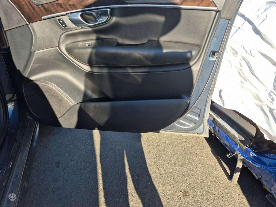 Blue Volvo XC90 2019 in Klaipeda, with an engine capacity of 1.97 L and mileage of 140 thousand km for 12200 €, photo 24 on AUTOMOTO.COM.LV