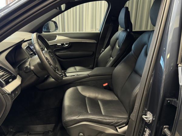 Zils Volvo XC90 2020 Rīga, ar dzinēja tilpumu 2.00 L un nobraukumu 19 tūkst. km par 39990 €, foto 10 vietnē AUTOMOTO.COM.LV