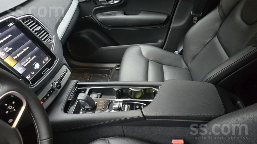 Blue Volvo XC90 2020 in Riga, with an engine capacity of 2.00 L and mileage of 17 thousand km for 43600 €, photo 7 on AUTOMOTO.COM.LV