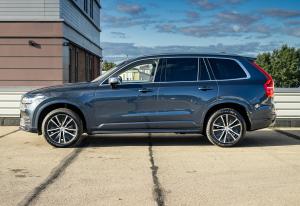 Blue Volvo XC90 2020 in Riga, with an engine capacity of 2.00 L and mileage of 174 thousand km for 27950 €, photo 10 on AUTOMOTO.COM.LV
